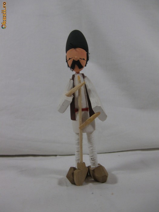 Taran roman in miniatura din lemn - arta populara romaneasca | arhiva ...