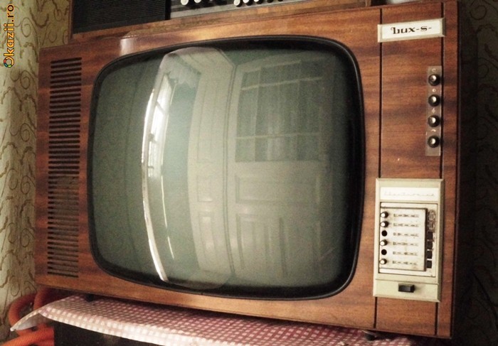 televizor + radio | arhiva Okazii.ro