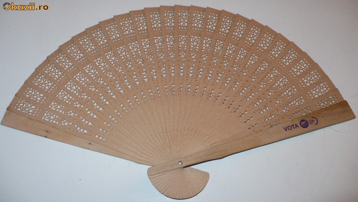 Evantai lemn, folosit de putine ori, model stil vintage - SUPERB!! PRET ...