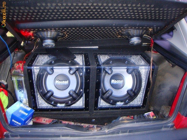 subwoofer auto magnat cabluri condensator statie | arhiva Okazii.ro