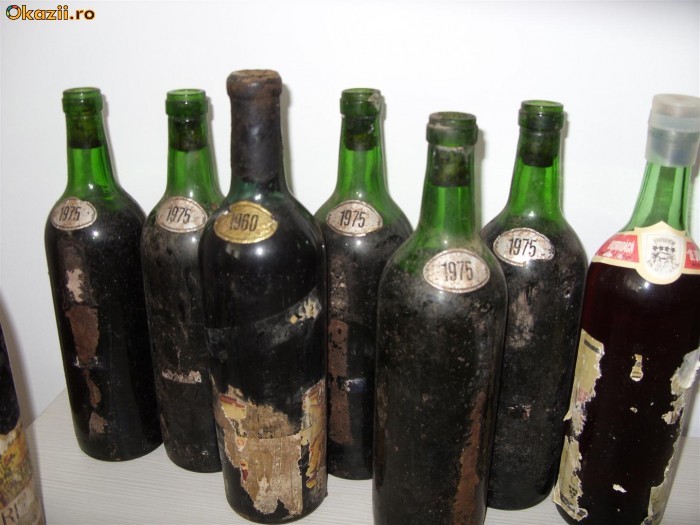 VIN VECHI, COLECTIE DE 700 STICLE DE VIN, ANI 1960, 1961, 1975 ...