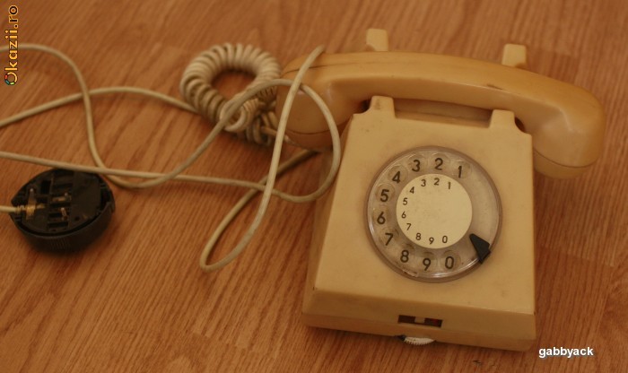 TELEFON FIX ROMANIA ANII 80 CU DISC OCRU GALBEN MUSTAR | arhiva Okazii.ro