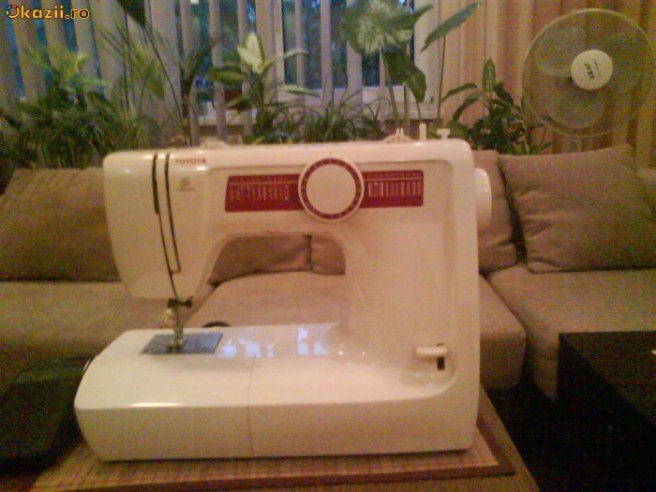 Masina de cusut TOYOTA cu accesorii ; model RS2000 ; 21 programe ...