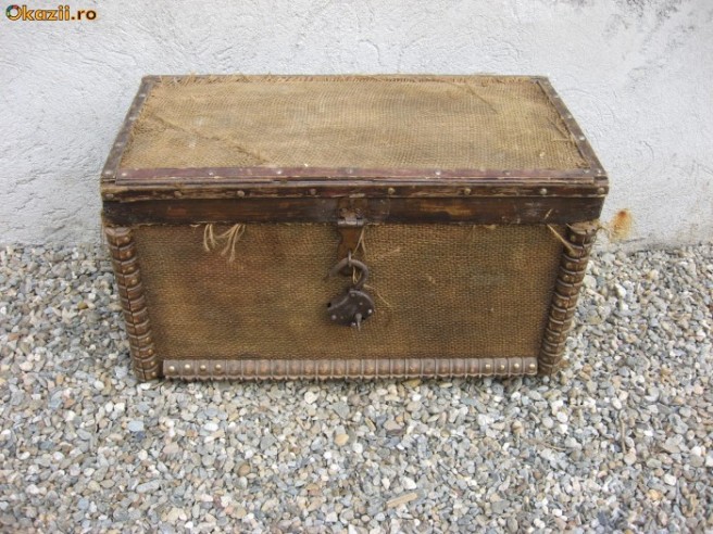 Cufar vechi din lemn cu lacat vechi de peste 100 ani. | arhiva Okazii.ro