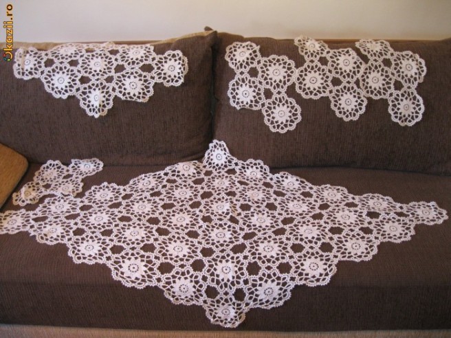 Lot de mileuri crosetate manual , fata de masa crosetata manual ...