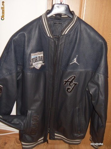 Vand geaca de piele , colegiu Air Jordan marimea XL | arhiva Okazii.ro