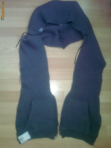 Nou!! Esarfa-fular cu gluga gri, unisex original de la Blue Inc, unicat ...