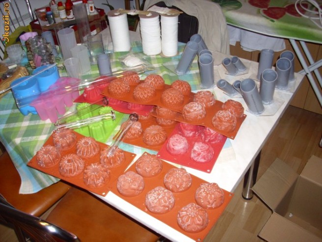 Mic atelier pentru confectionat lumanari- matrite, fitil, parafina ...