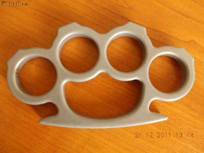 Vand Pumnale , Bate Telescopice , Shuriken , Briceag Butterfly | arhiva ...