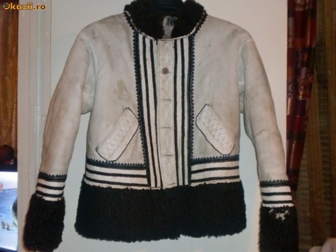 cojoc,bundita traditional pentru femei din Bucovina,vechi de 70 de ani ...