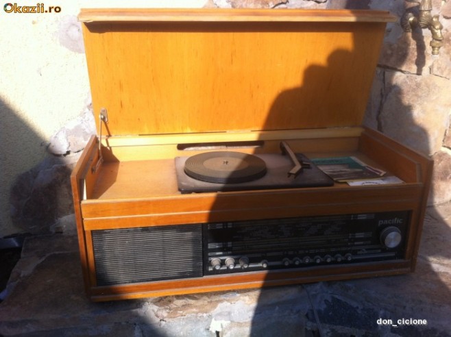 VAND RADIO VECHI CU PICAP | arhiva Okazii.ro
