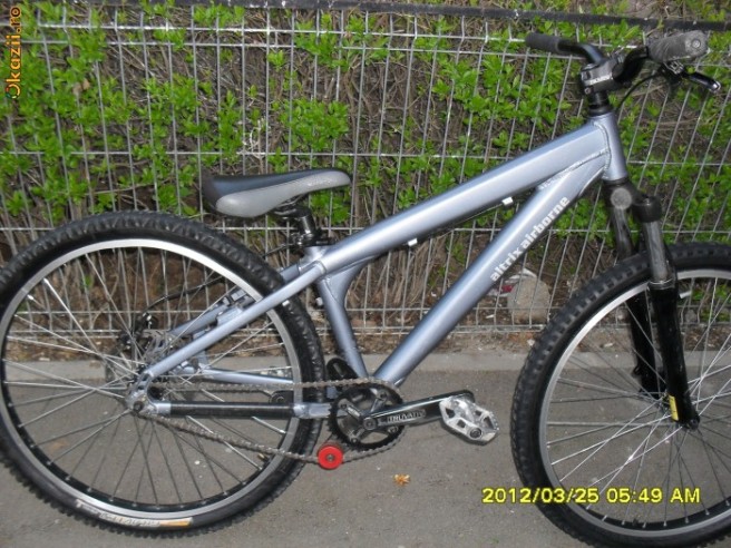 BIKE ALTRIX AIRBORNE cadru triunghi dirt / street 700 lei single speed ...