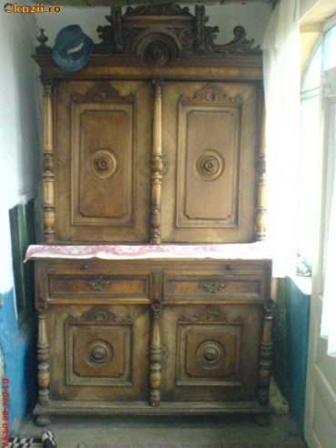 vand mobilier vechi de 100 ani din lemn de nuc sculptat | arhiva Okazii.ro