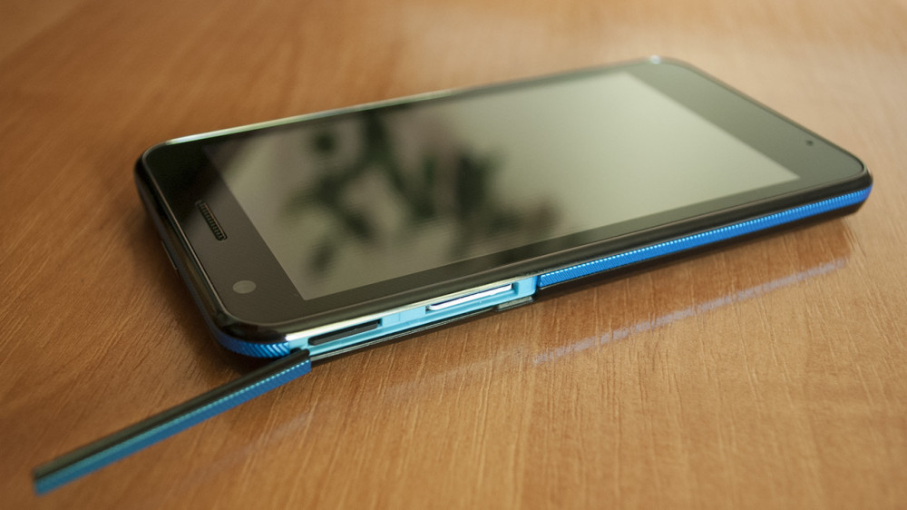 Smartphone rezistent praf/umezeala Haier W910i - SUPEROFERTA ...