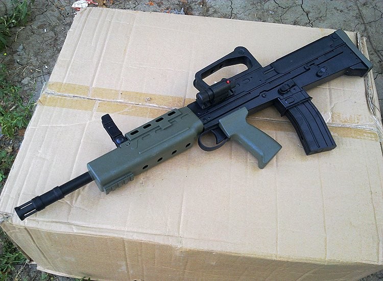 ARMA PUSCA AIRSOFT FAMAS cu LASER SPRING Bile 6mm BB Bullets Atasament ...