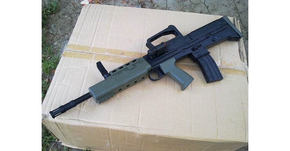 ARMA PUSCA AIRSOFT FAMAS cu LASER SPRING Bile 6mm BB Bullets Atasament ...