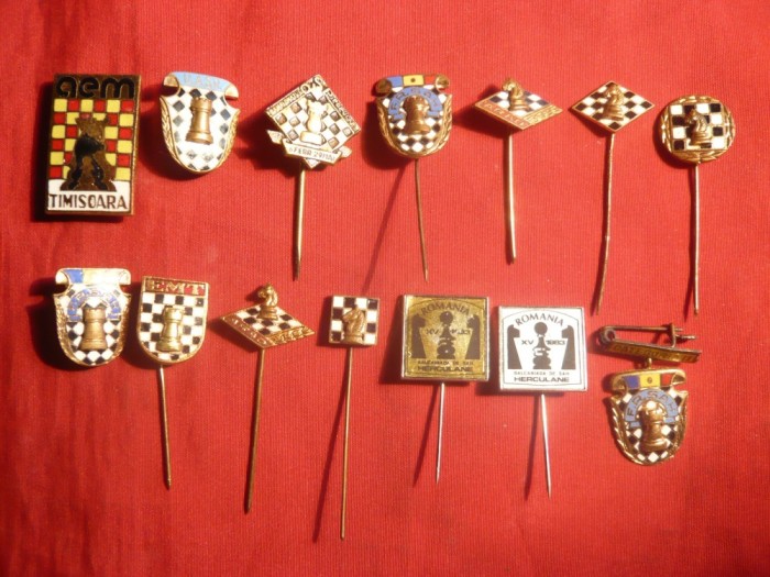 Colectie 14 Insigne Romanesti - tematica SAH | Okazii.ro