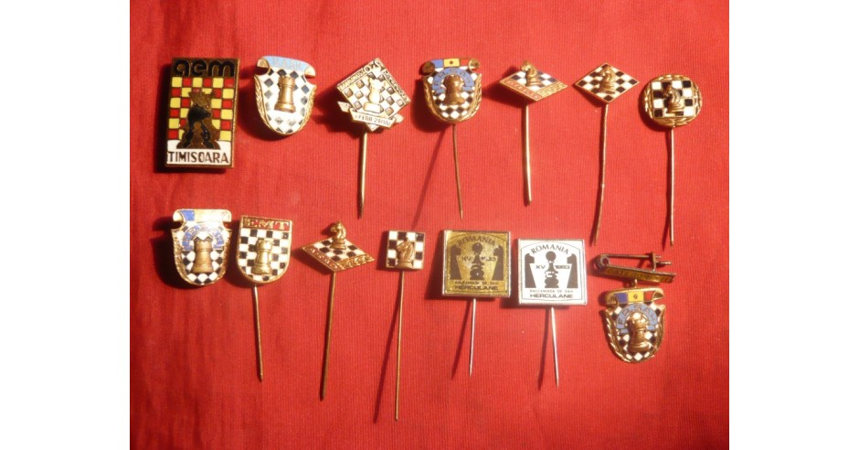 Colectie 14 Insigne Romanesti - tematica SAH | Okazii.ro