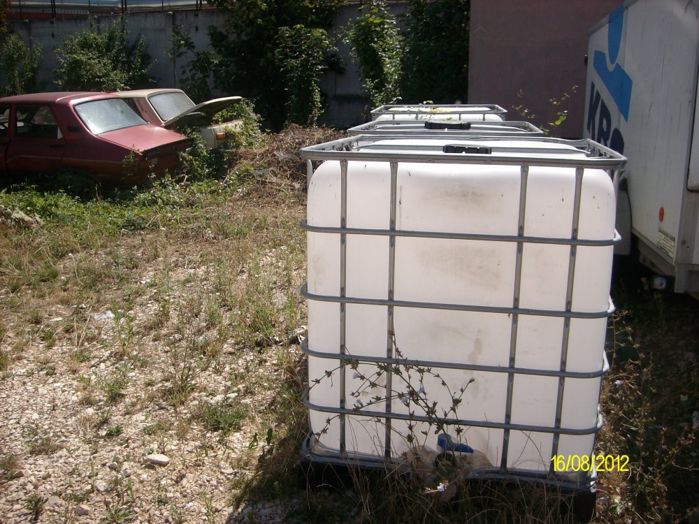 BIDON, BAZIN, BUTOI PLASTIC 1000 L, NOU, CU BUSON ALIMENTARE si ROBINET ...