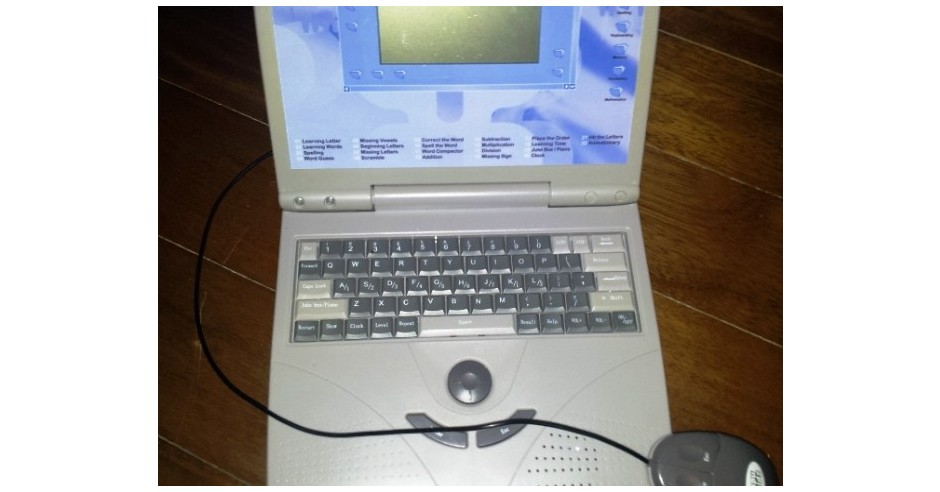 Mini laptop pentru copii de la Compu Kidz, in engleza | arhiva Okazii.ro