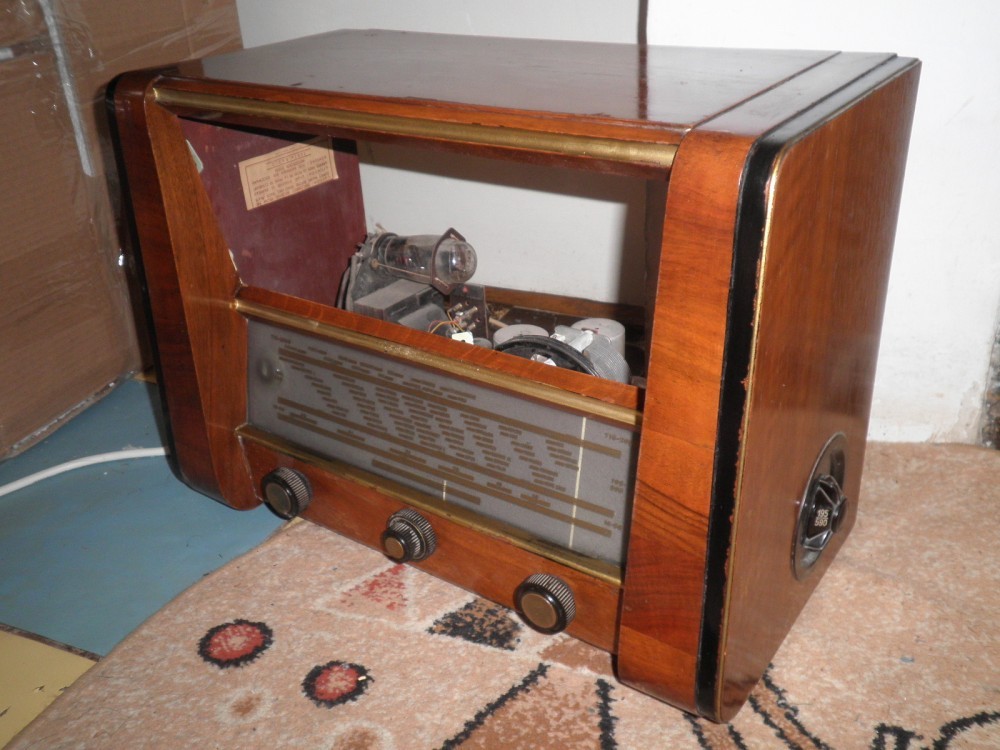 RADIO vechi (1956) pe lampi TERTA T325 - are lipsa difuzor si panza din ...