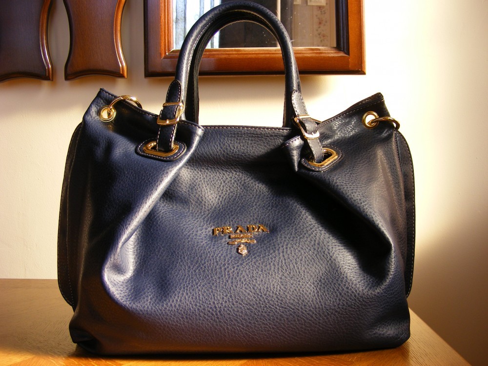 Genti dama Prada - modele deosebite | arhiva Okazii.ro