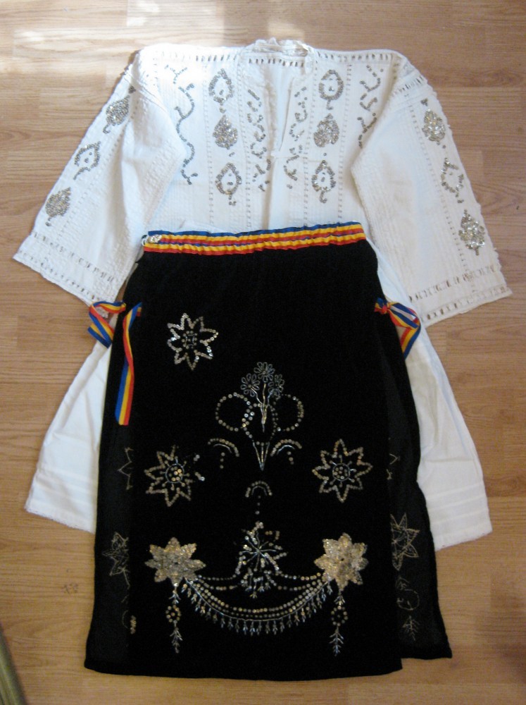 COSTUM POPULAR TRADITIONAL FEMEIE ORIGINAR ZONA ARDEALULUI 3 piese ...
