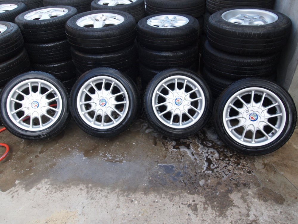 Jante aliaj pe 15" marca AZEV 4x98 7jx15h2 et35 cu anvelope Uniroyal ...