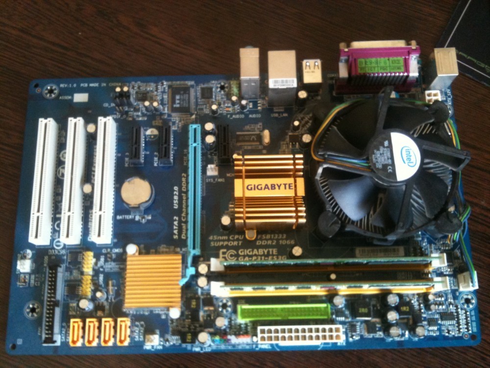 KIT PLACA DE BAZA + PROCESOR INTEL CORE 2 DUO+ 2GB DDR2 + COOLER ORIGINAL INTEL: GIGABYTE P31 ...