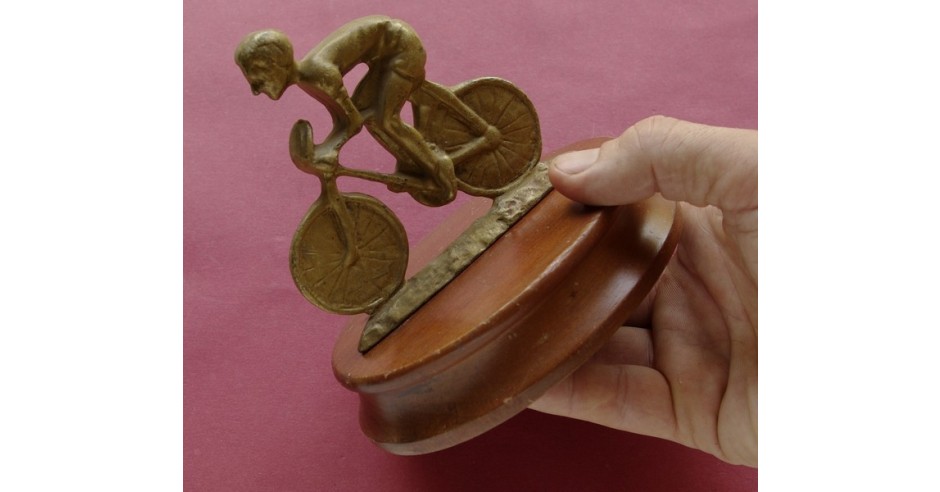 statueta sport - sportiv pe bicicleta - metal !!!! | arhiva Okazii.ro