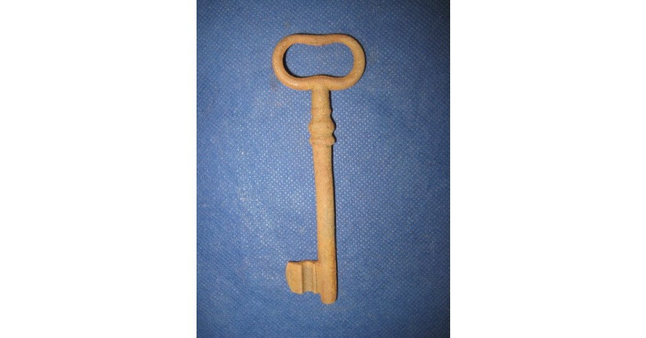 Cheie metalica veche pentru usa de poarta nr8. | arhiva Okazii.ro