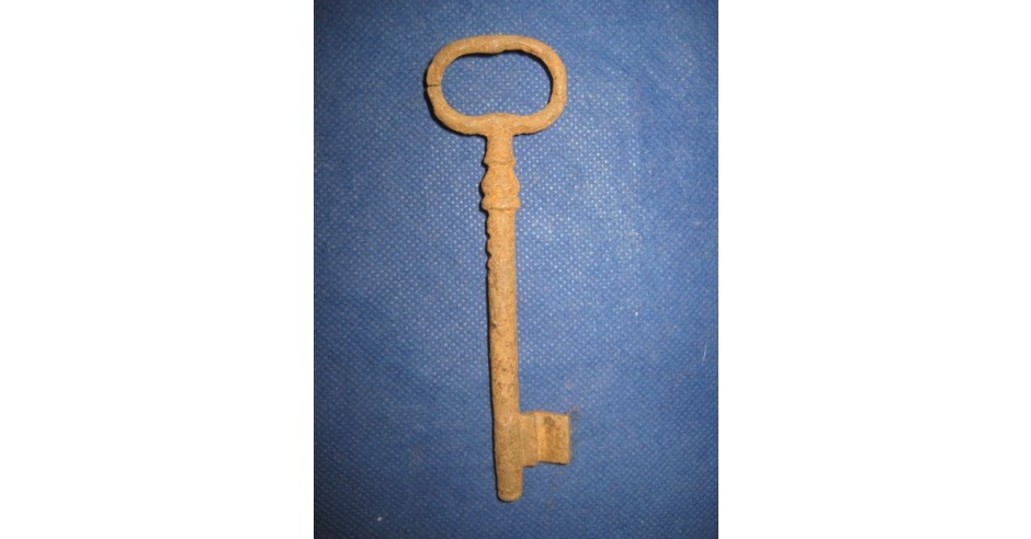 Cheie metalica veche pentru usa de poarta nr4. | arhiva Okazii.ro