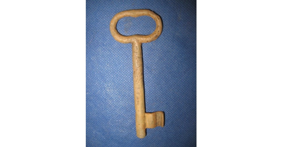 Cheie metalica veche pentru usa de poarta nr7. | arhiva Okazii.ro