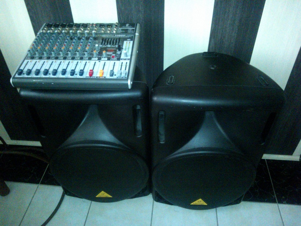 Vand Boxe Behringer active+Mixer Behringer+Mic+Cabluri | arhiva Okazii.ro