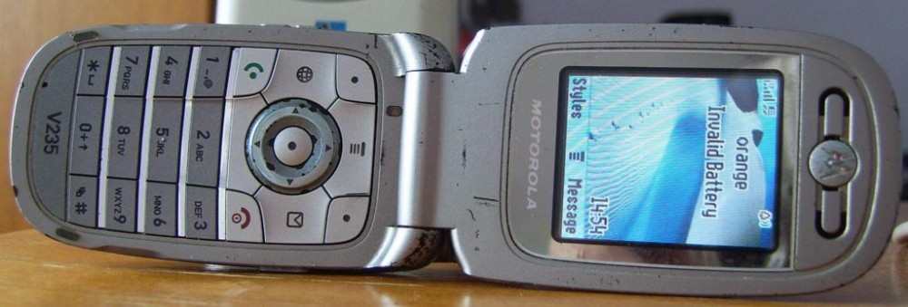 MOTOROLA V235 - telefon cu clapa decodat Vintage De Colectie | arhiva ...