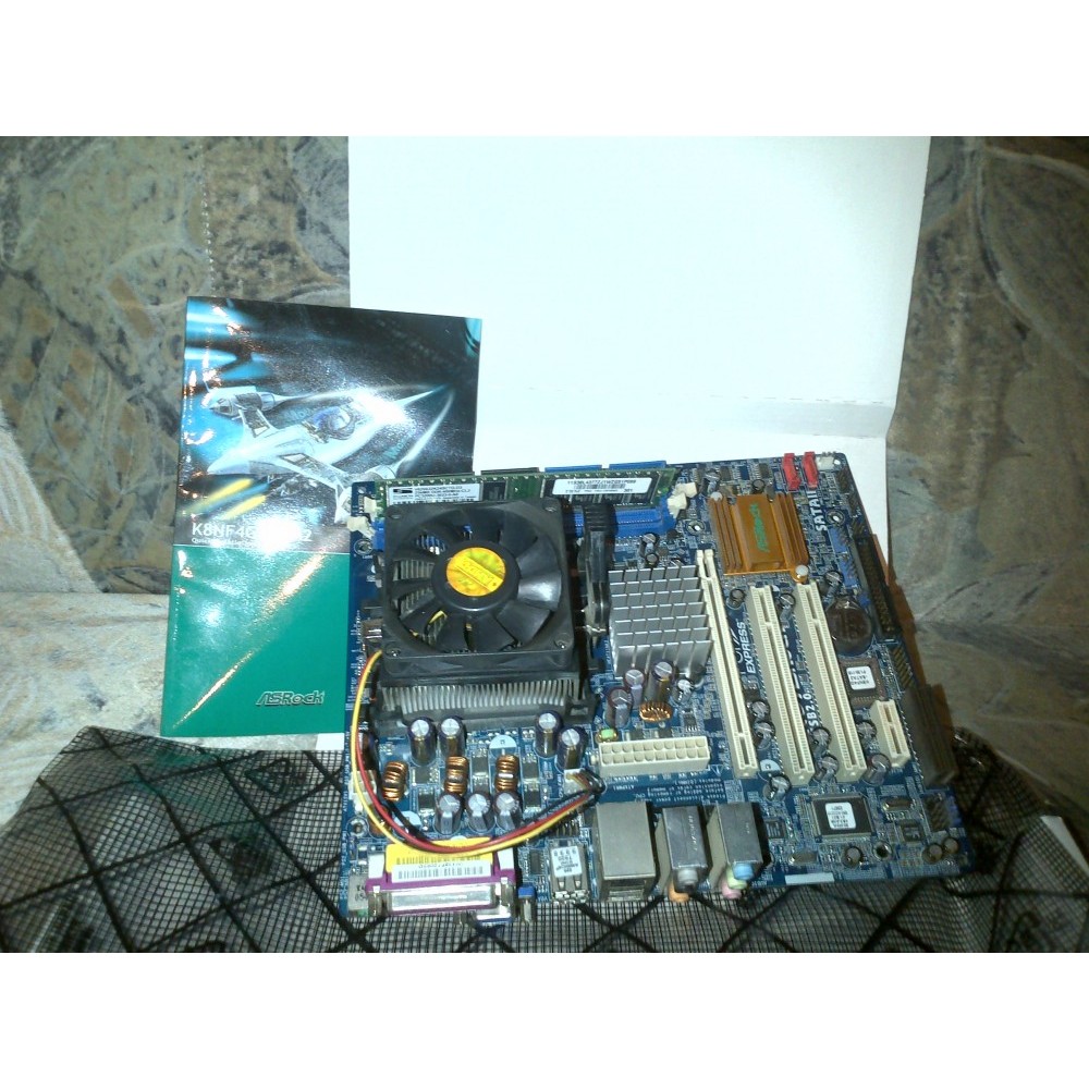 Placa de baza cu procesor, memorii si sursa | arhiva Okazii.ro