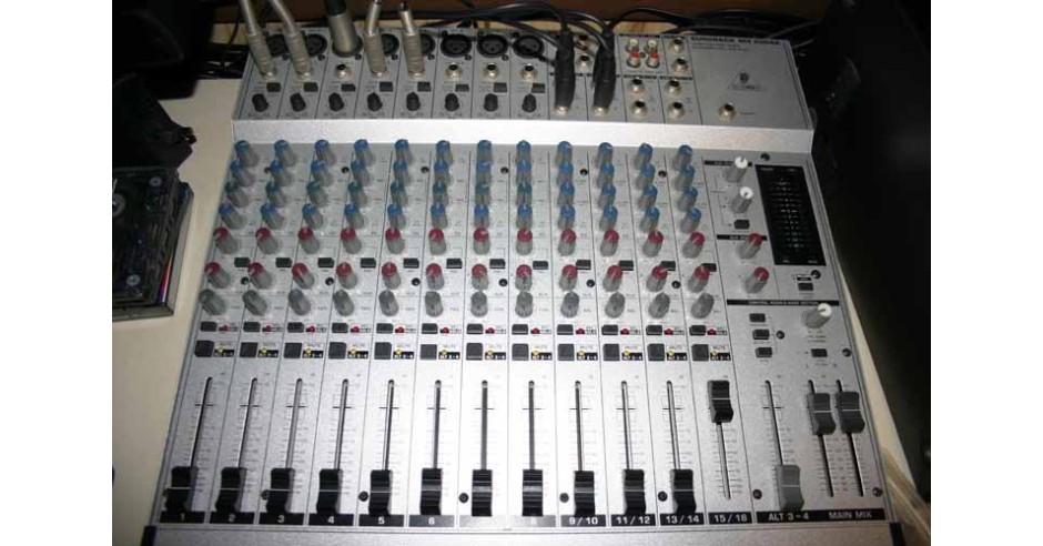Mixer Behringer Eurorack MX2004A ca nou ( cu iesiri de monitoare studio ...