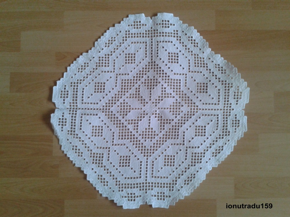 Vand mileuri/fete de masa ciur/broderie manuala pe panza taraneasca ...