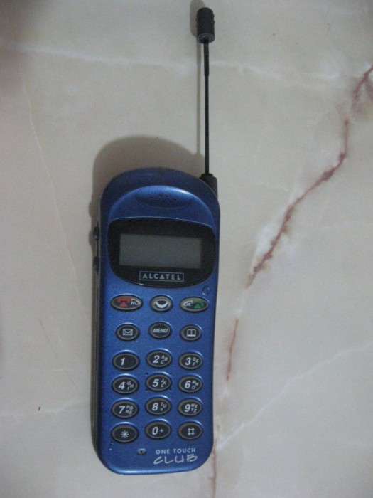 TELEFON VECHI DE COLECTIE ALCATEL ONE TOUCH CLUB ----PRET 19 LEI ...