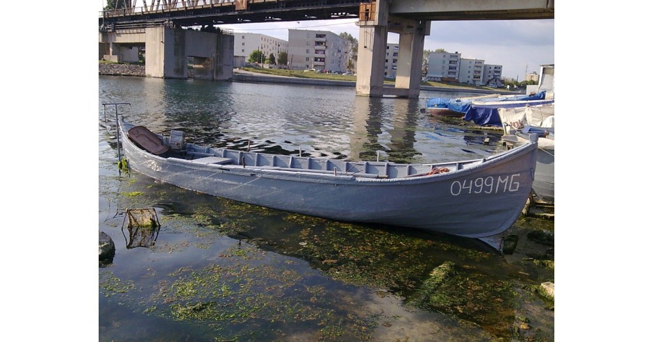 Barca din lemn (lotca) cu camera in pescarie | arhiva Okazii.ro