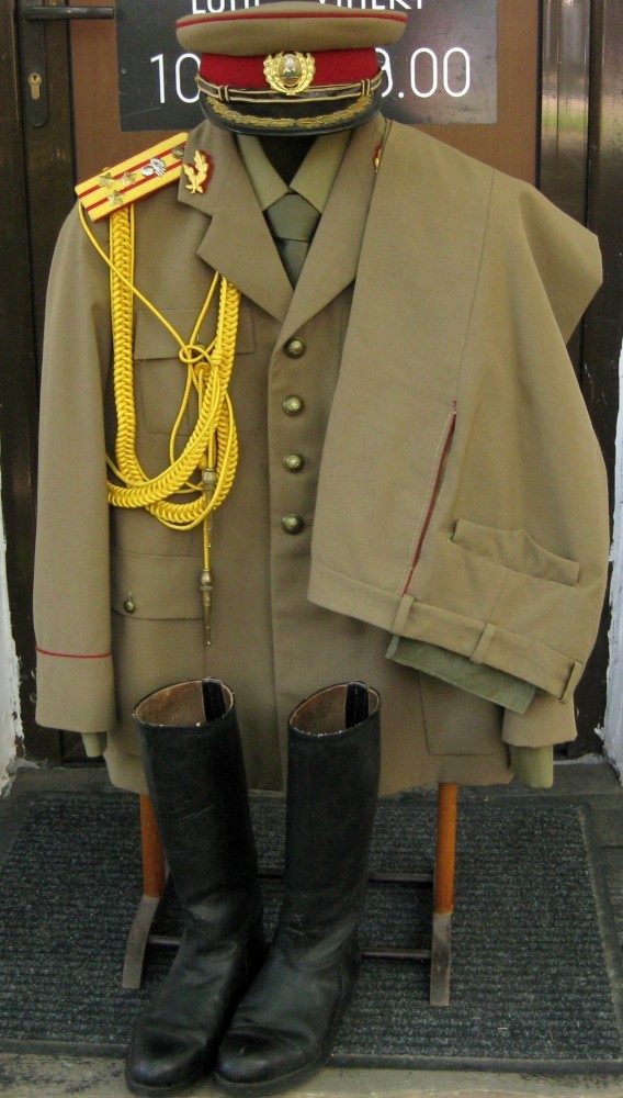 Uniforma militara completa veston pantaloni camasa cravata cizme chipiu ...