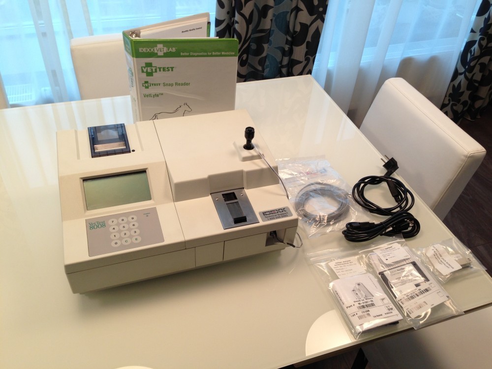 Vand Analizor Veterinar Biochimie Uscata IDEXX VetTest 8008 | arhiva ...