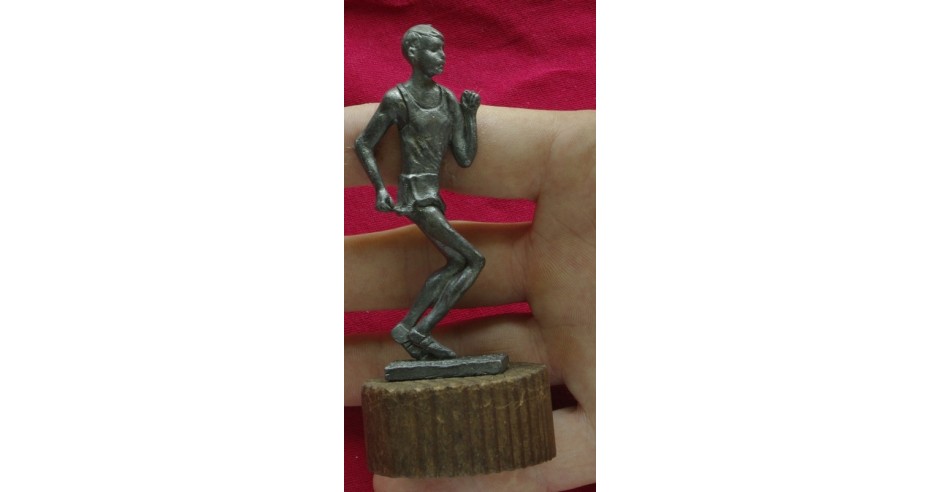 Statueta sport - sportiv - alergator din metal ( cositor ) pe suport de ...