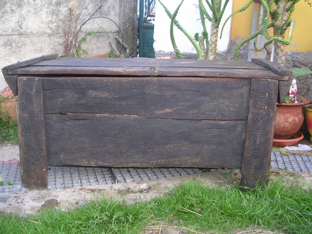 Lada de zestre/cufar vechi---originala--foarte veche peste 100 ani ...