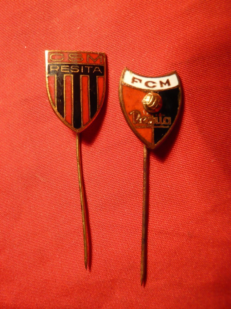 2 Insigne vechi Fotbal CSM Resita si FCM Resita | arhiva Okazii.ro