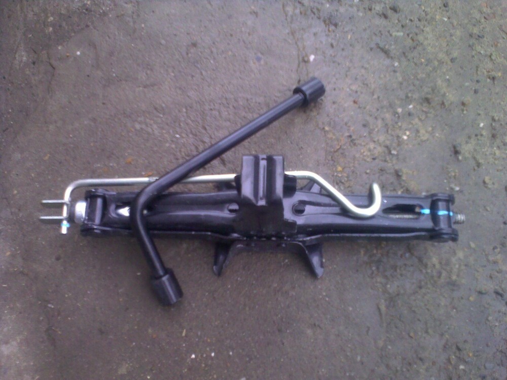 cric cheie de roti Dacia Duster original | arhiva Okazii.ro