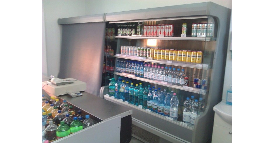 VITRINA FRIGORIFICA VERTICALA CU PERDEA , RAFTURI METALICE TIP ...