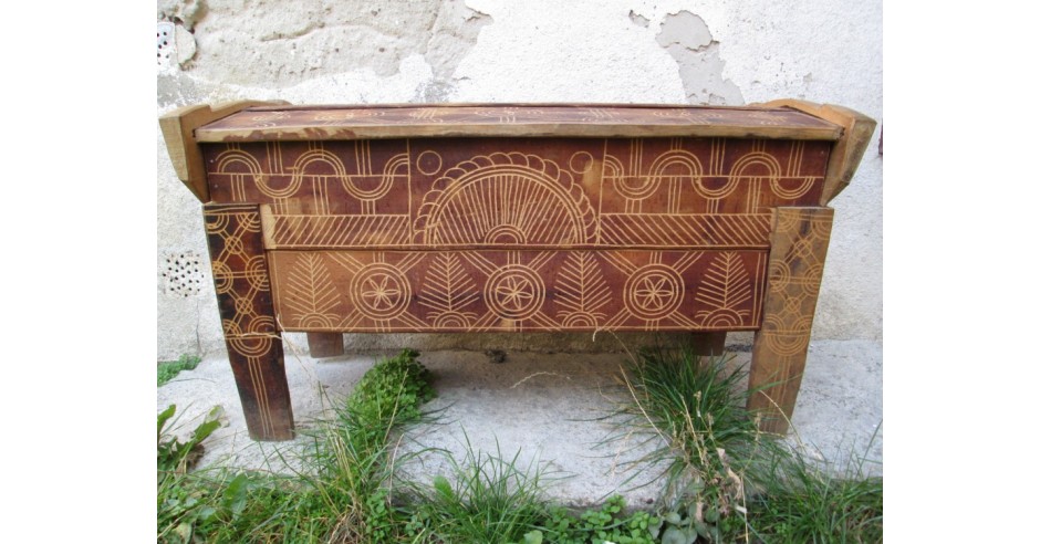 Lada zestre veche / cufar vechi 2 | arhiva Okazii.ro