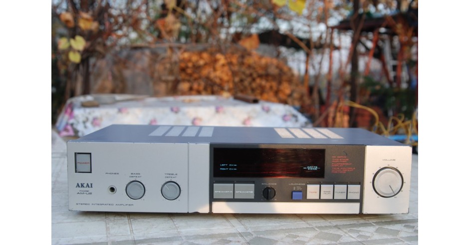 Akai AM-U2, argintiu, vumetru cu tub NIXIE | arhiva Okazii.ro