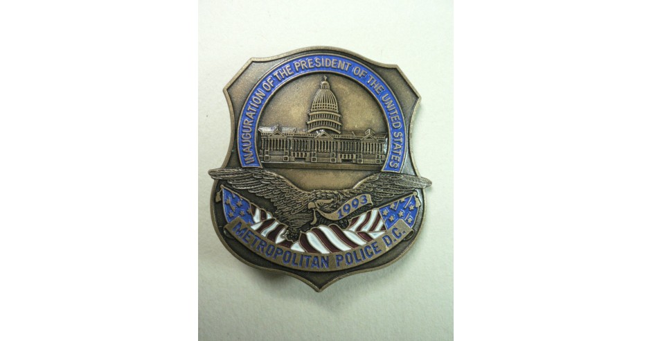 INSIGNA POLITIE - POLITIA METROPOLITANA D.C. - 1993 - DIMENS. 4 X 3,5 ...